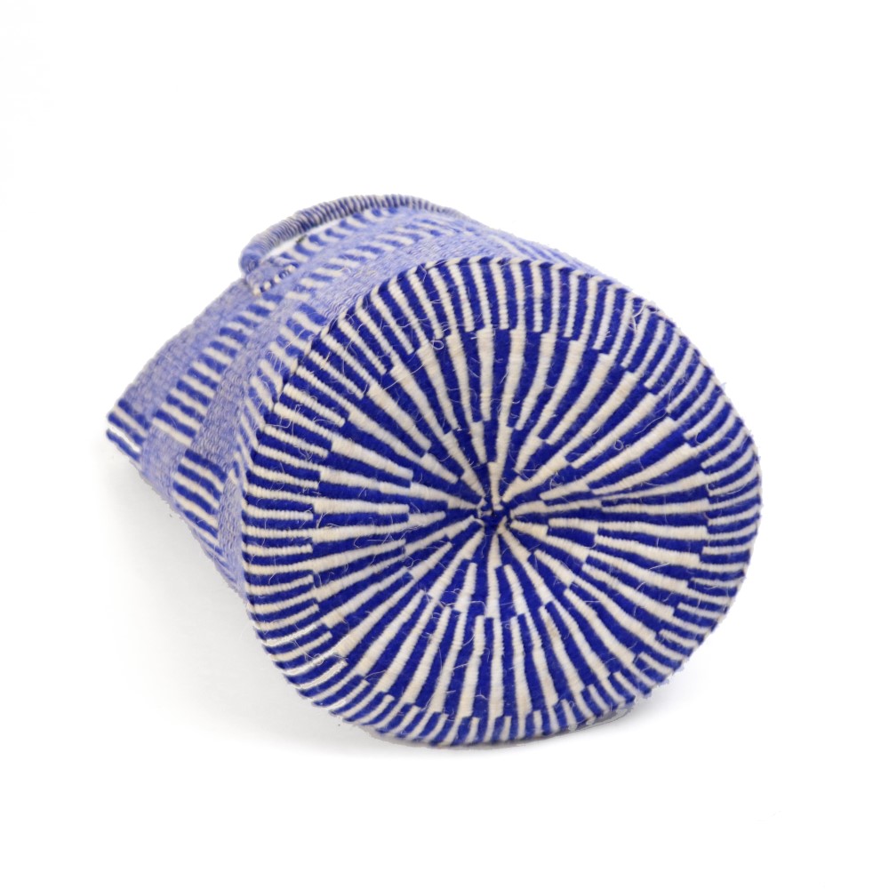 アフリカンスクエアー / 細編みアクリルサイザルバッグ 青